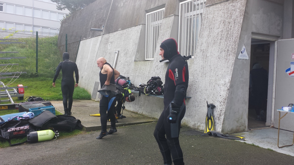 devant le local - Club de plongée d'Evian